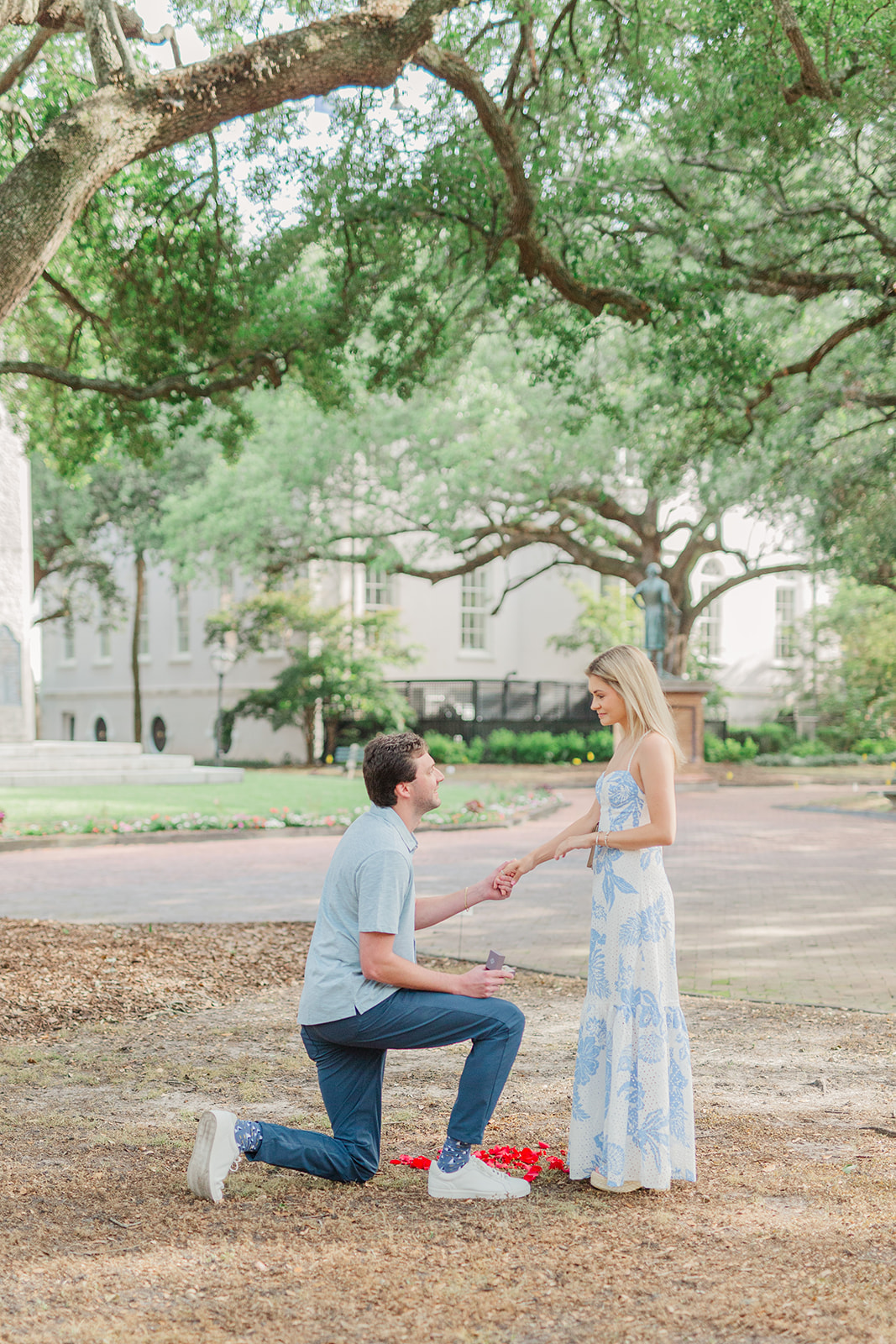 Best place to propose in Charleston, White Point Garden Proposal, White ...